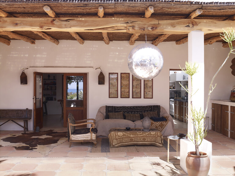 בוהמייני: הבית החדש של מעצבת התכשיטים Jade Jagger | D+A Magazine