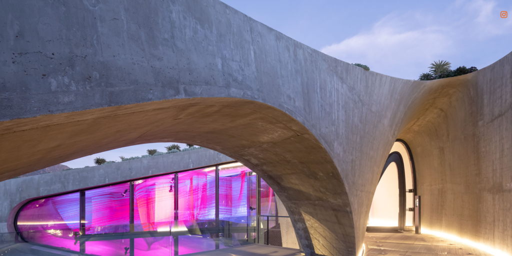 בית הבטון האימתני של זוג אספני האמנות | D+A Magazine