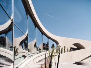 בית הבטון האימתני של זוג אספני האמנות | D+A Magazine